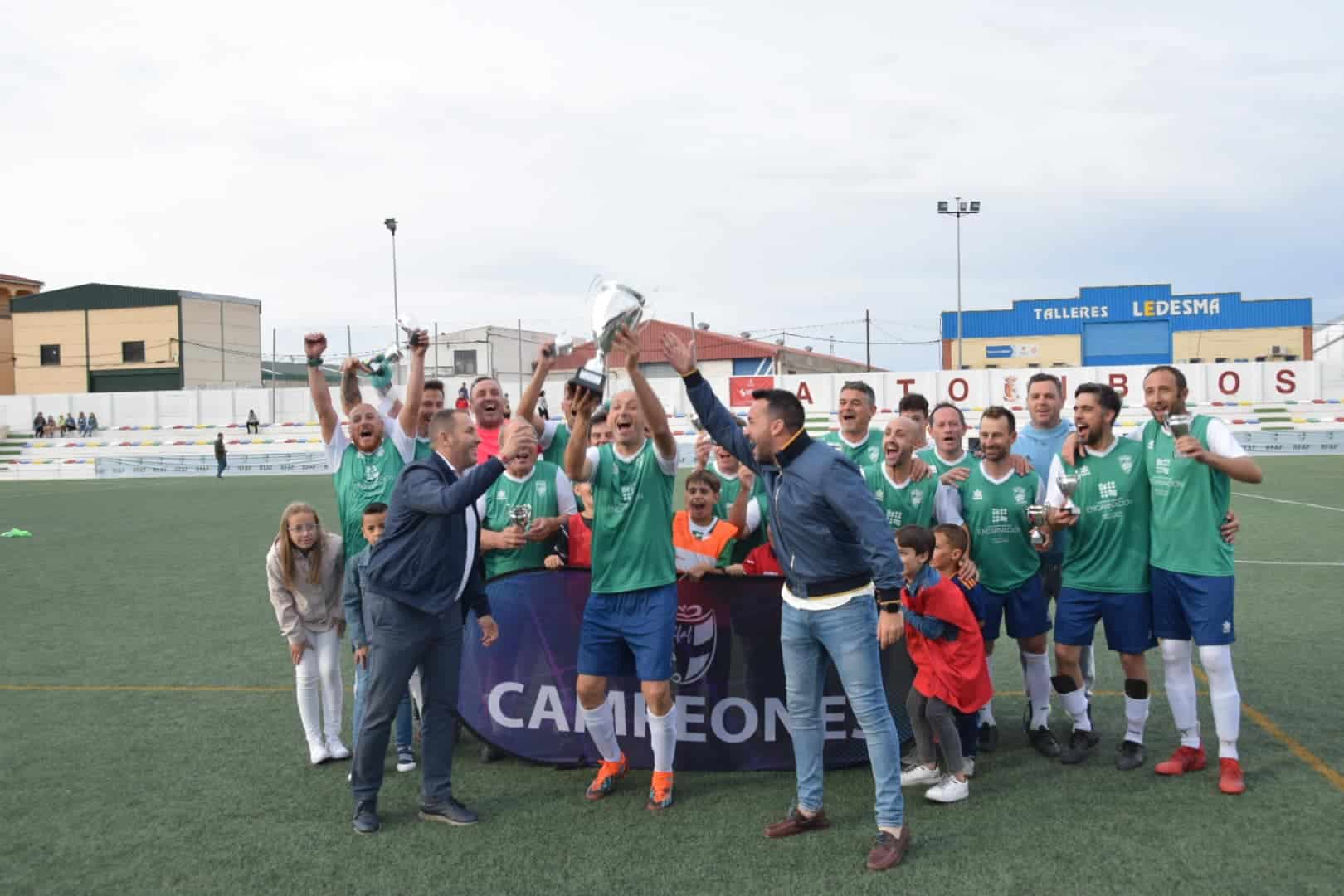 El CD Tugia Juego Limpio, campeón provincial del Mundialito de Leyendas - Albero y Mikasa