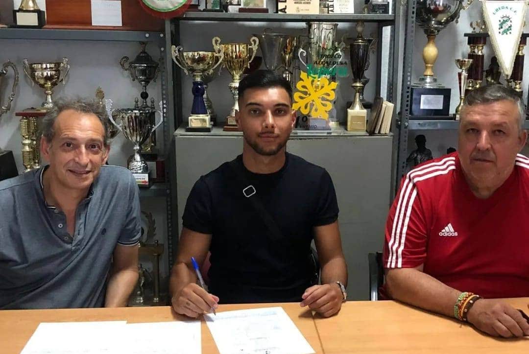 El AD Lopera efectúa su tercer fichaje del verano - Albero y Mikasa