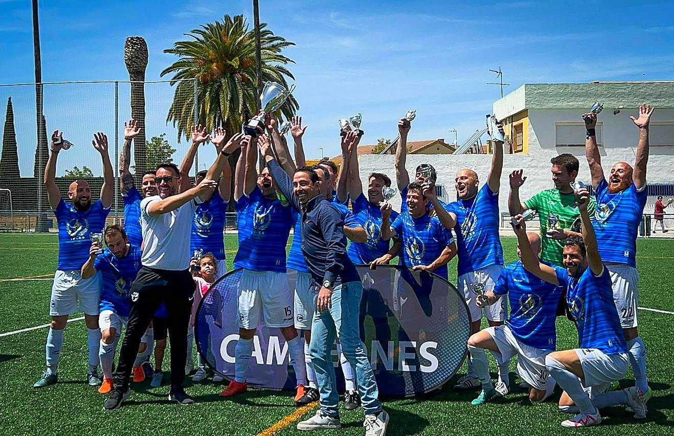 El CD Tugia Juego Limpio revalida su título en el Mundialito de Leyendas - Albero y Mikasa